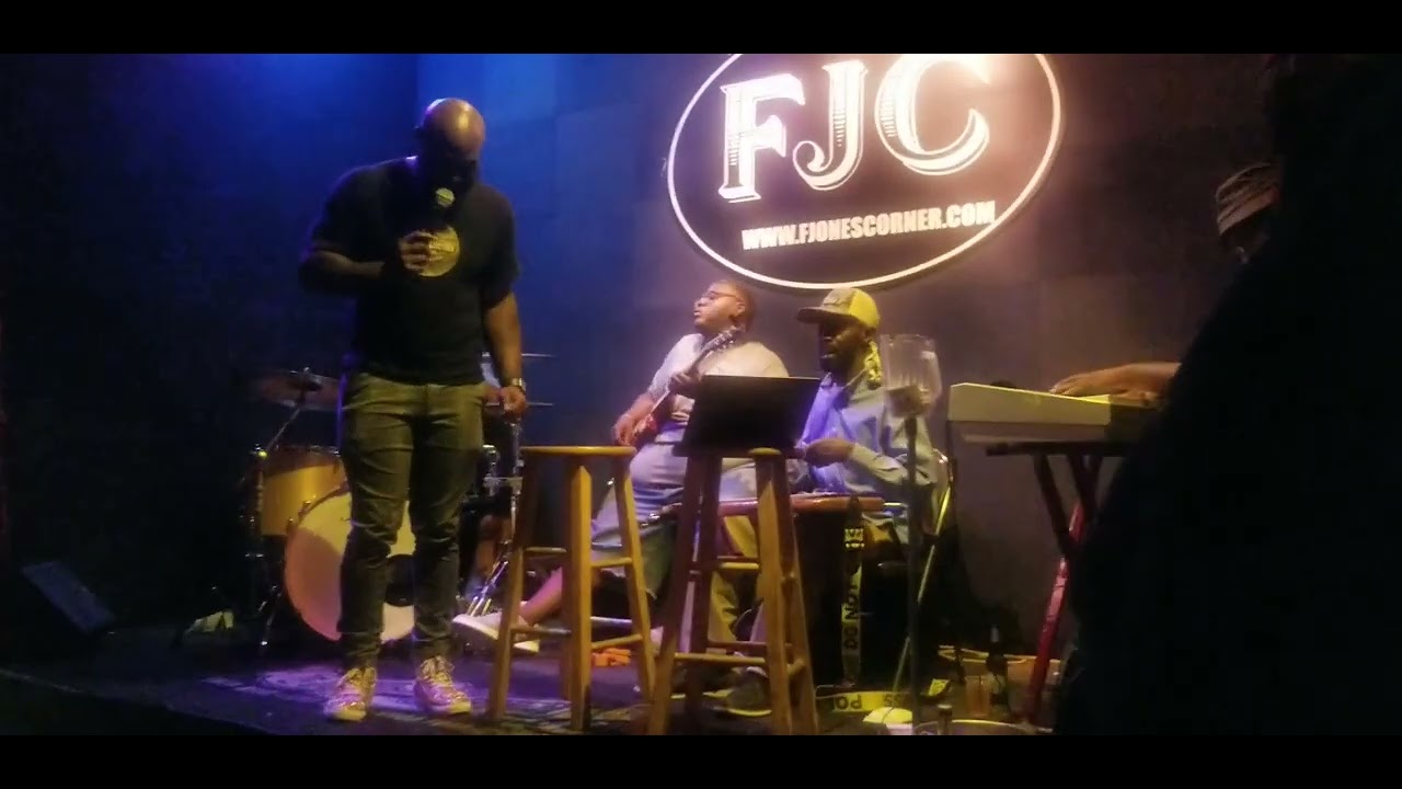 Chris Minter at F. Jones Live 5.19.23(4) - YouTube