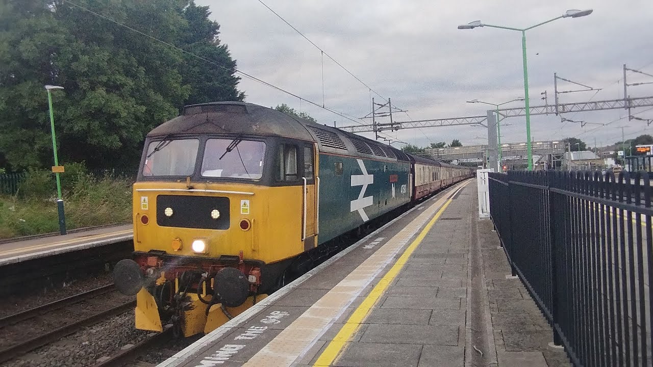 Class 47593 + 47810 Arriving & Leaving Leighton Buzzard - YouTube