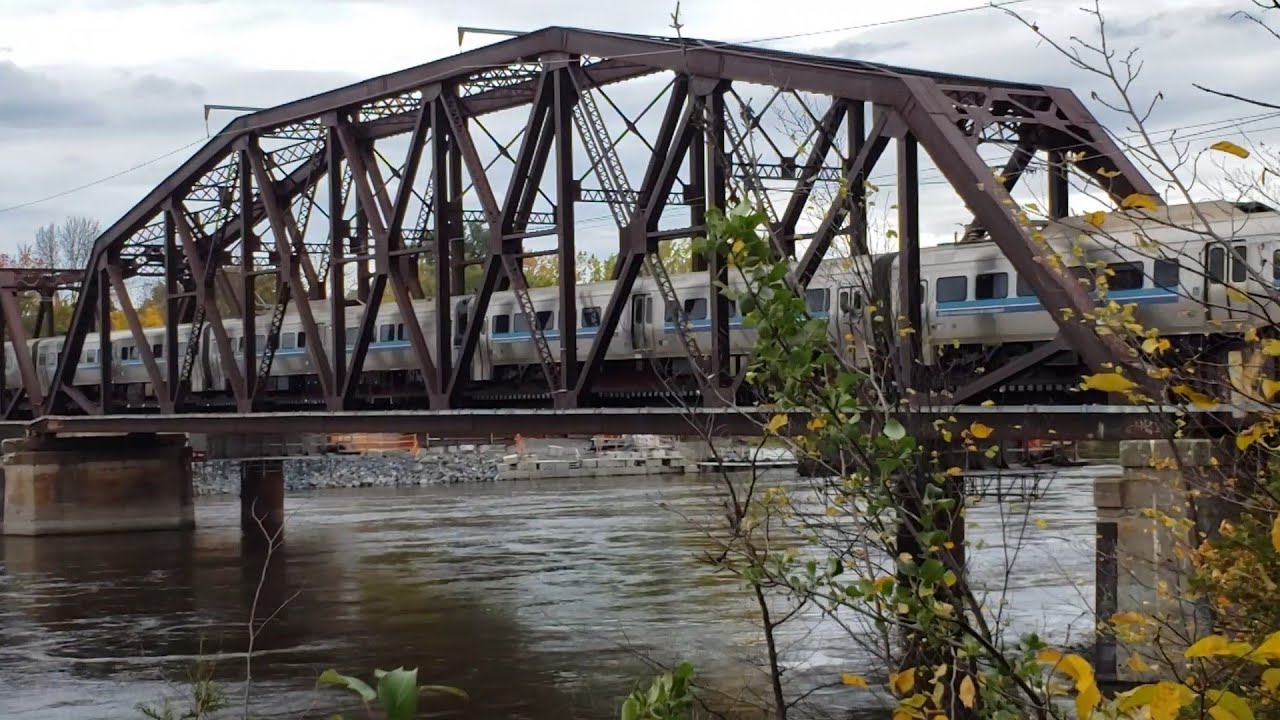 FALL TRAINS EXO Electric Commuter Crosses Des Prairie River Bridge in ...