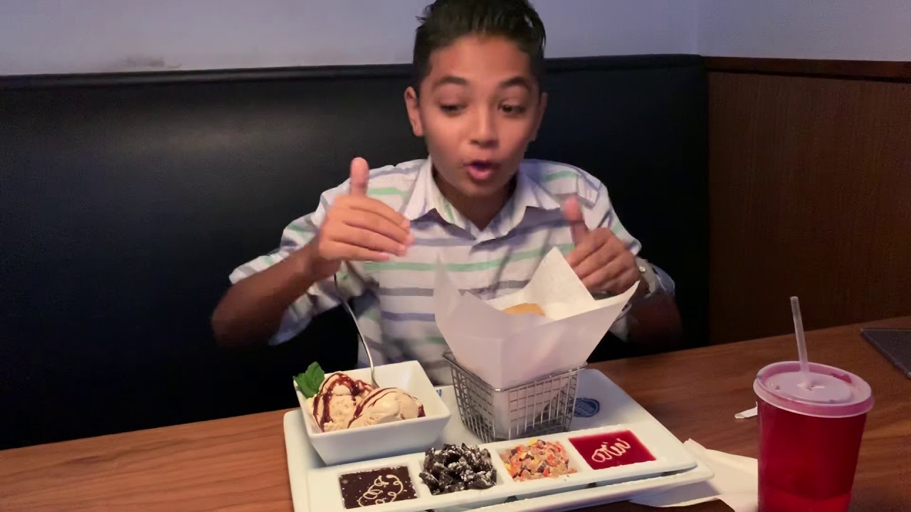 Dave and busters Best dessert - YouTube
