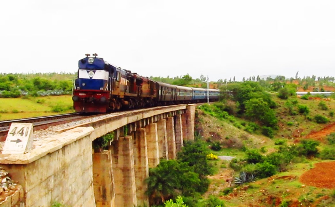 KARNATAKA EXPRESS The King of the South - Indian Railways - YouTube