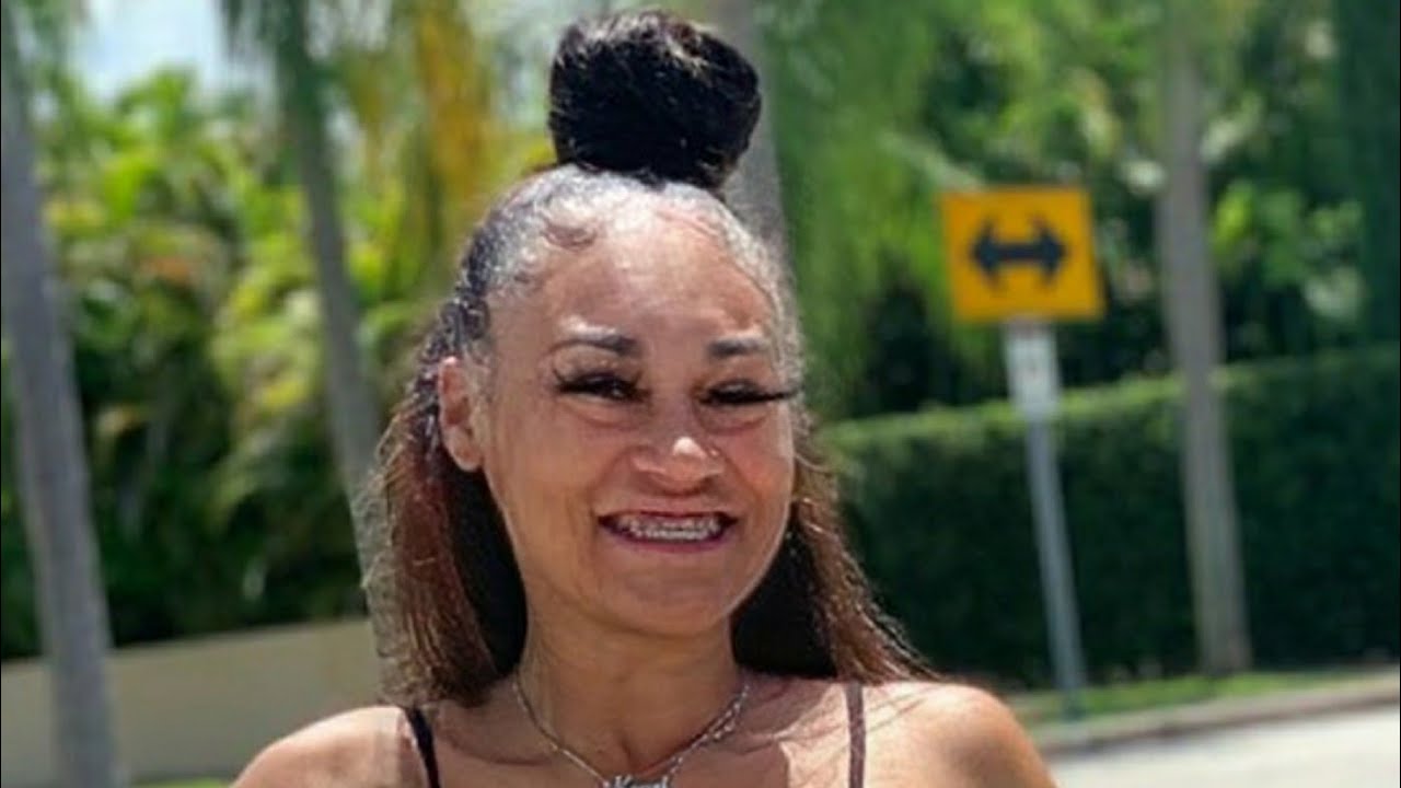 JANIA OLD FACE CHALLENGE|LIVE 👀 FREAKY BODY PIERCINGS 😲 😲 👀 - YouTube