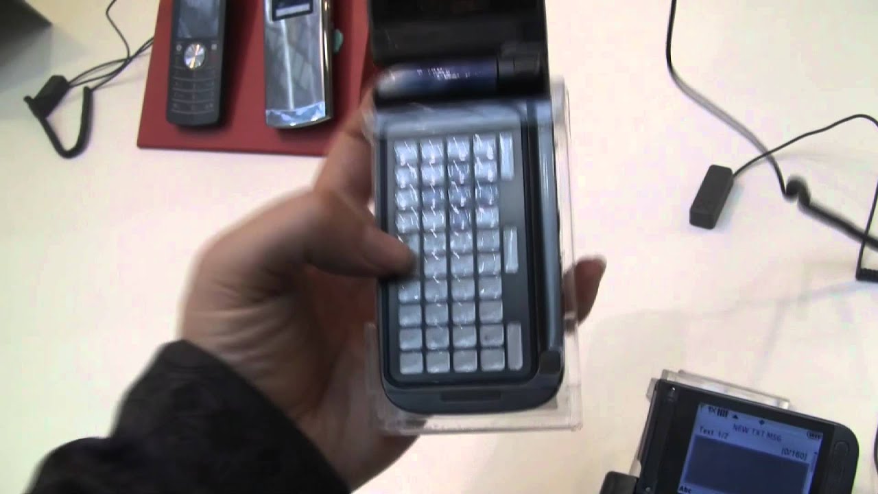 Samsung Alias 2 with an Ever Shifting EInk Keyboard - YouTube