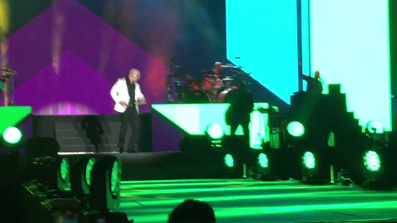 Pitbull in bahrain 2015 - YouTube