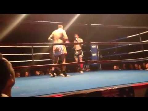 Muay Thai Kickboxing Dan Roberts - YouTube