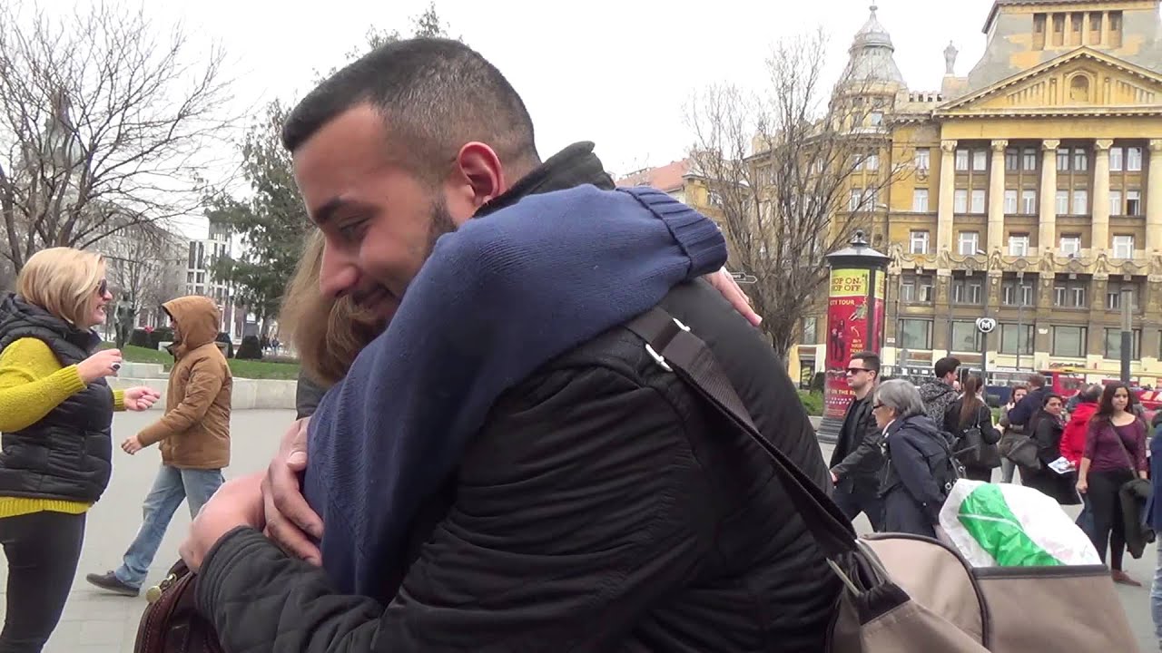 Szabad ölelés projekt (Free hugs project HU) (30 fps) - YouTube