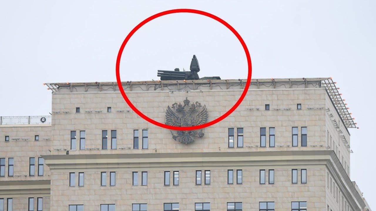 Russia Puts Air Defense Systems on Moscow Buildings Roofs. - YouTube