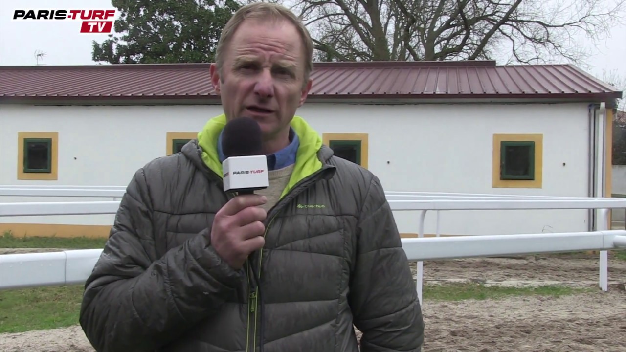 Tour de cour Antoine de Watrigant - YouTube