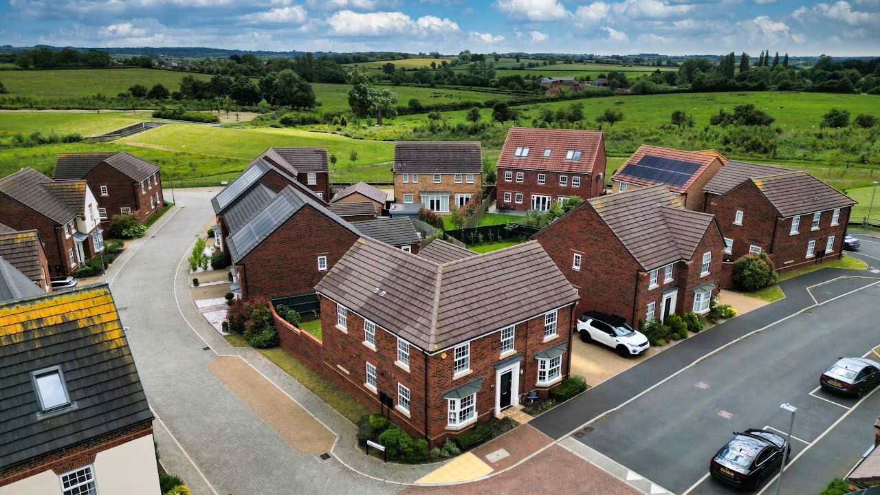 UK PROPERTY TOUR | STUNNING FOUR-BEDROOM FAMILY HOME | MILTON KEYNES ...