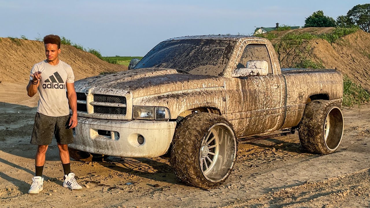 2nd Gen Shorty on GIANT Wheels Goes Mudding! - YouTube