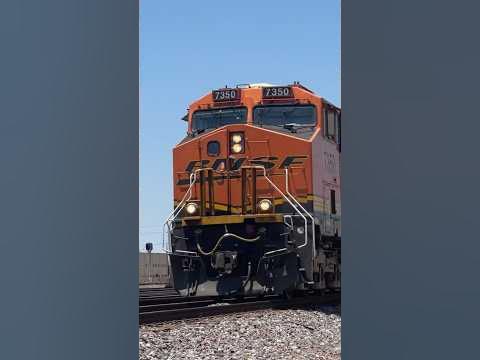 Friendly Engineer on BNSF 7350 Gives Short Honks! #bnsftrains #bnsfrailroad - YouTube
