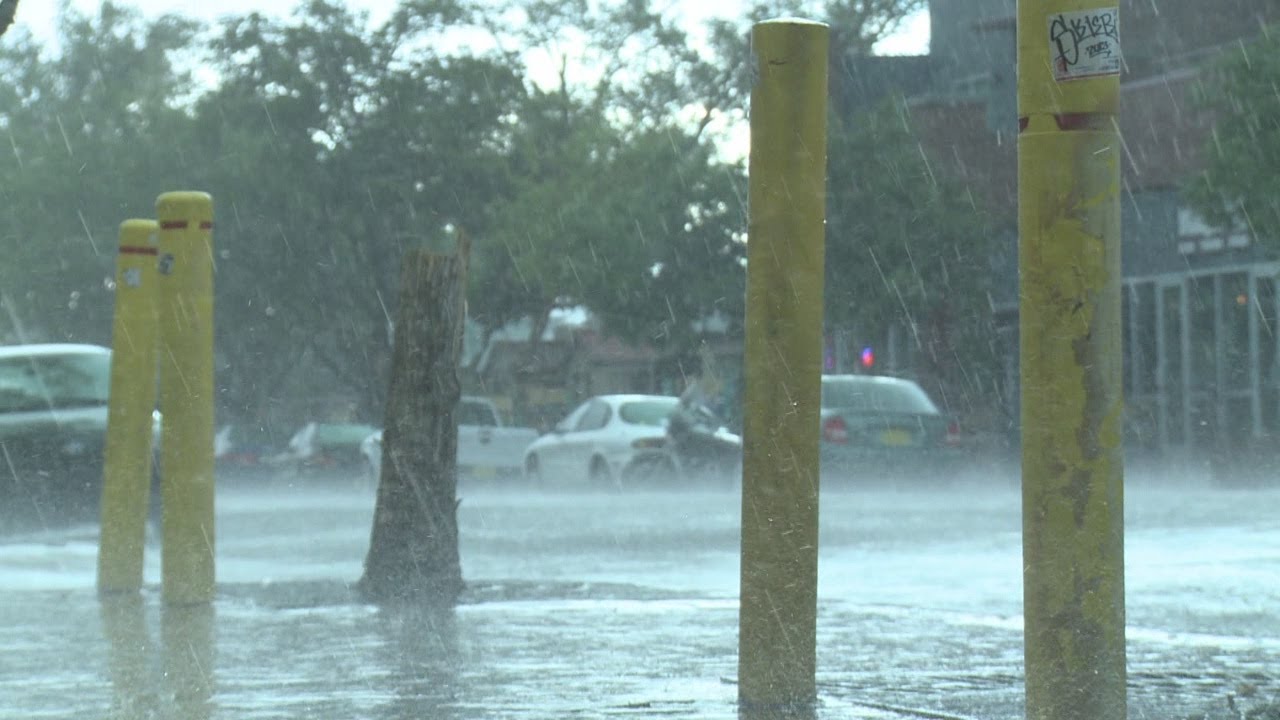 Rain hammers, floods metro Albuquerque - YouTube
