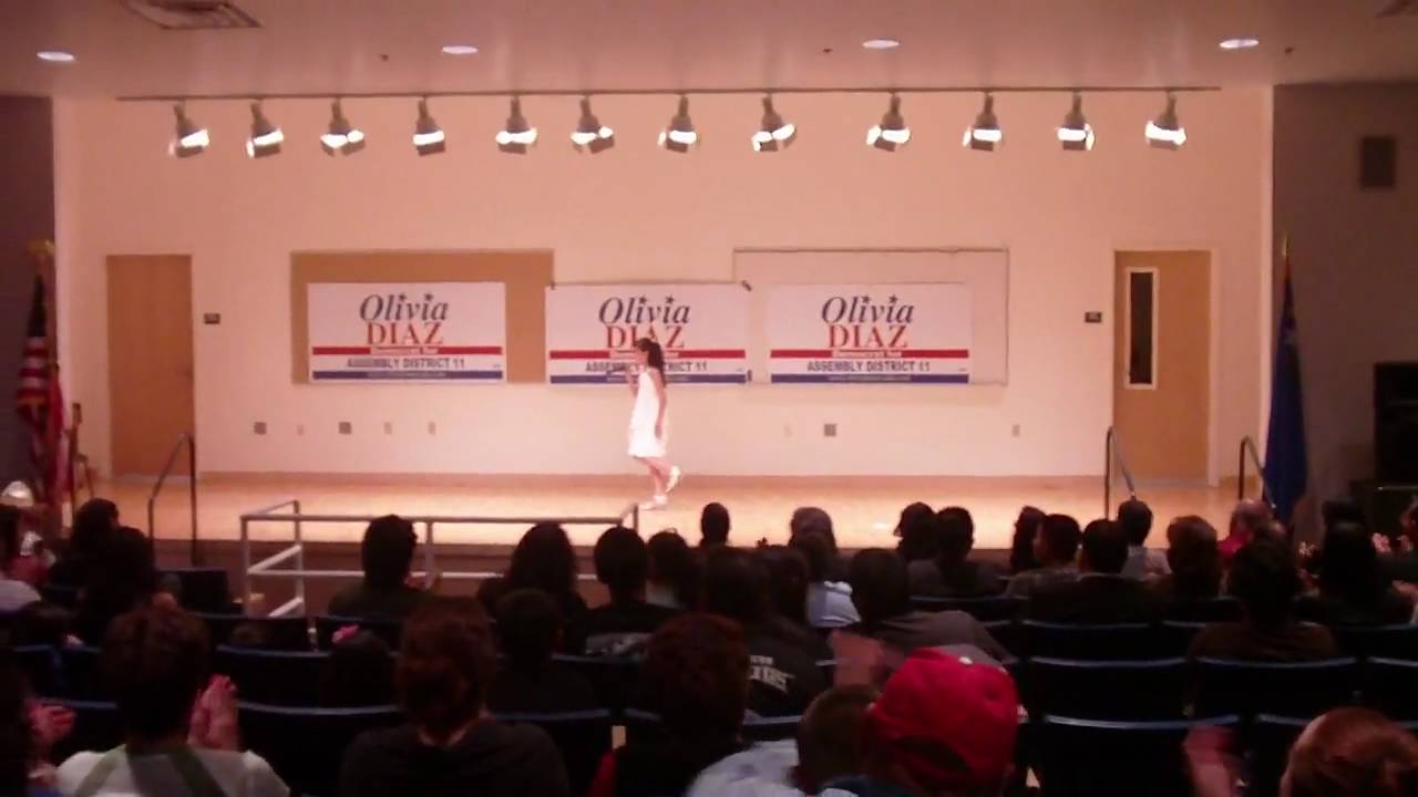 TORO RELAJO SELENA INTERPRETADA POR BRIDGET !! - YouTube