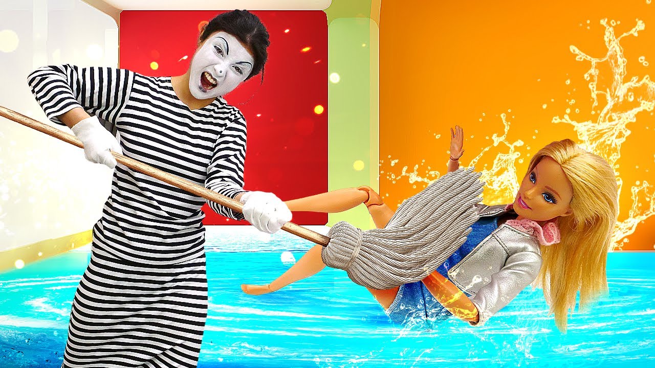 Clown cooking for Barbie at Barbie's kitchen - Videos for kids. - YouTube