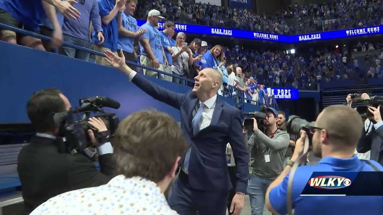 A packed Rupp Arena welcomes Mark Pope back to Kentucky - YouTube
