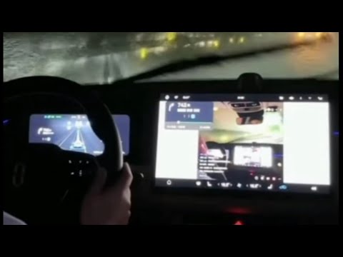 国外网友你们也看下，到底是FSD V11.4.2厉害 还是华为ADS2.0厉害，下雨天智能辅助驾驶高速行驶 华为问届| AITO 问届|华为 ADS |华为自动驾驶 NCAI 华为问届M5智驾 ...