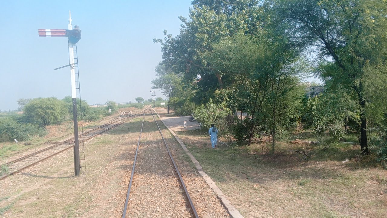 04 DN PDK Shuttle With GMCU_15 4912 Passing Chalisa Junction District ...