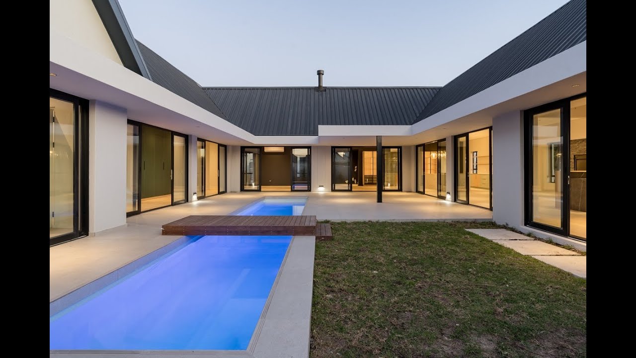 Perfect position in the heart of La Vue! - YouTube