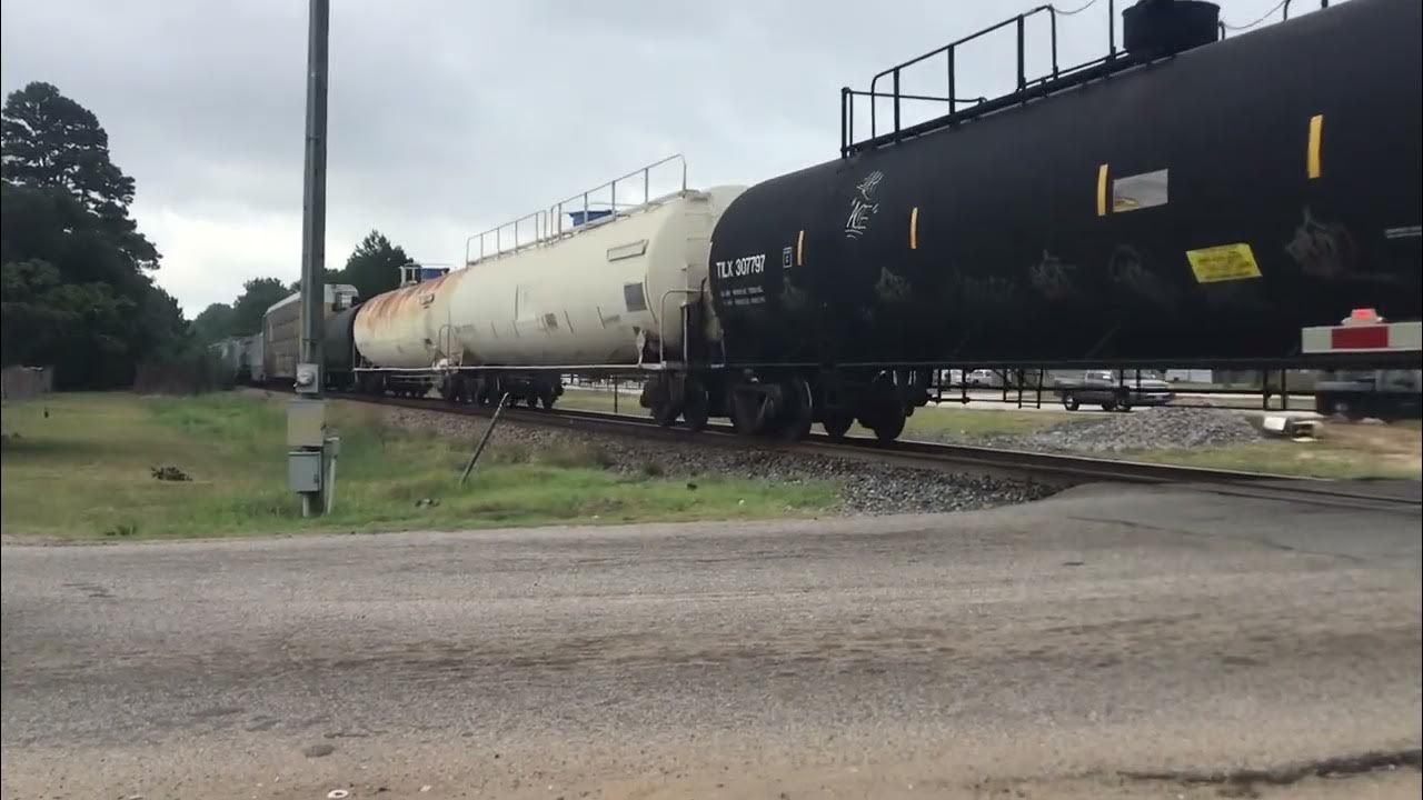 UP 7378 NB Leads Manifest Magnolia,Tx - YouTube