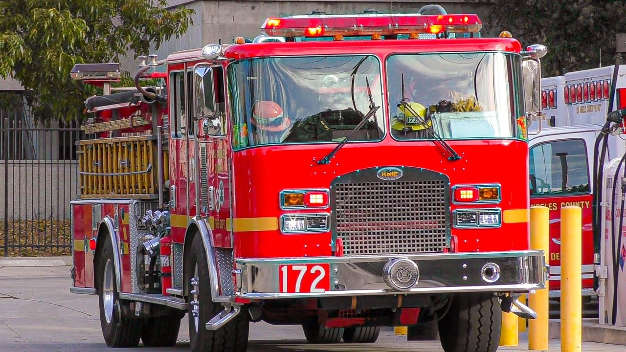 LACoFD Engine 172 (reserve) Responding - YouTube