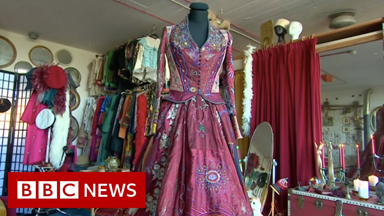The dress unifying women around the world - BBC News - YouTube