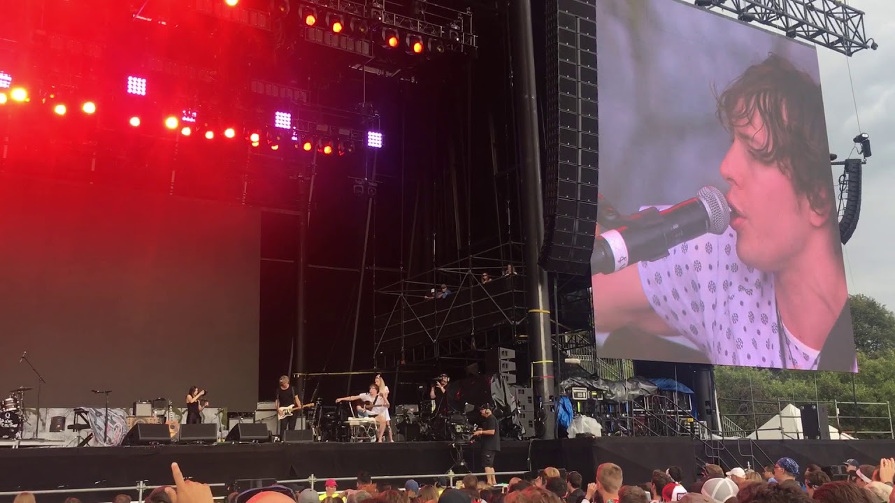 Barns Courtney - Fire. Live @ Lollapalooza 08/06/17 - YouTube