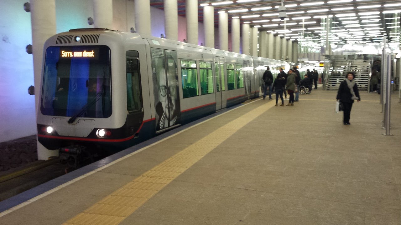 RET Metro 3*Type B vertrekt op station Rotterdam Centraal naar de ...