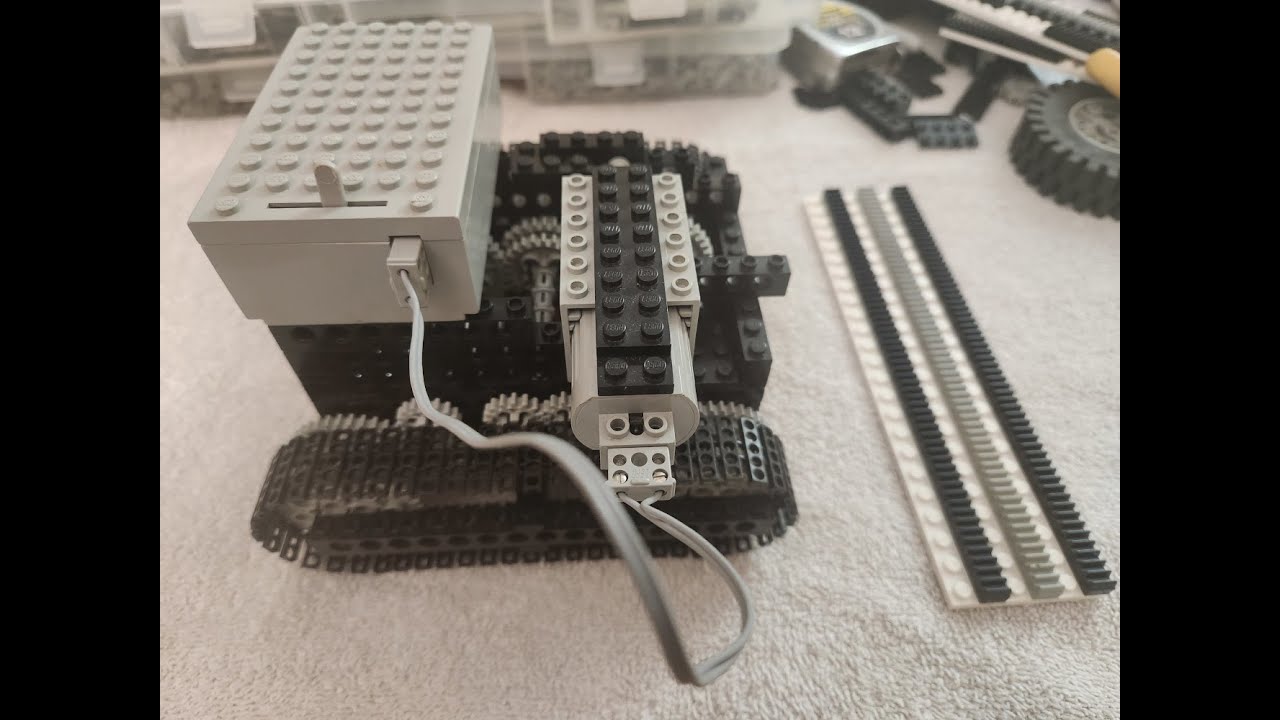 Secrets of the Lego robot from 42 years ago - YouTube