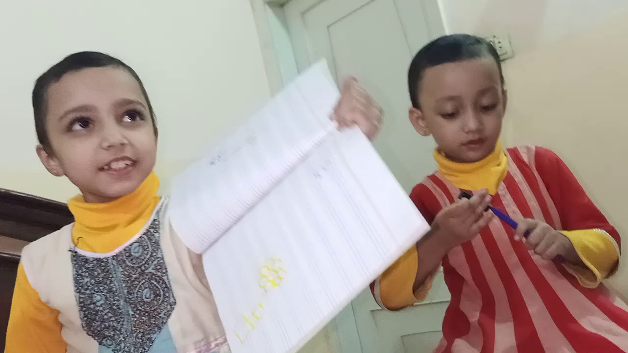 Syeda Manahil learn drawing to her sister Hadia and Hania - YouTube