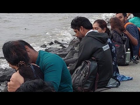 Bandstand Most Popular Lovers😍 Point In Mumbai - YouTube