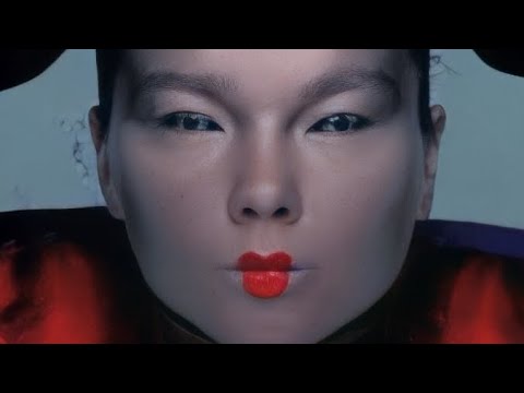‘Unravel’ transitioning into ‘Bachelorette’ (Björk)