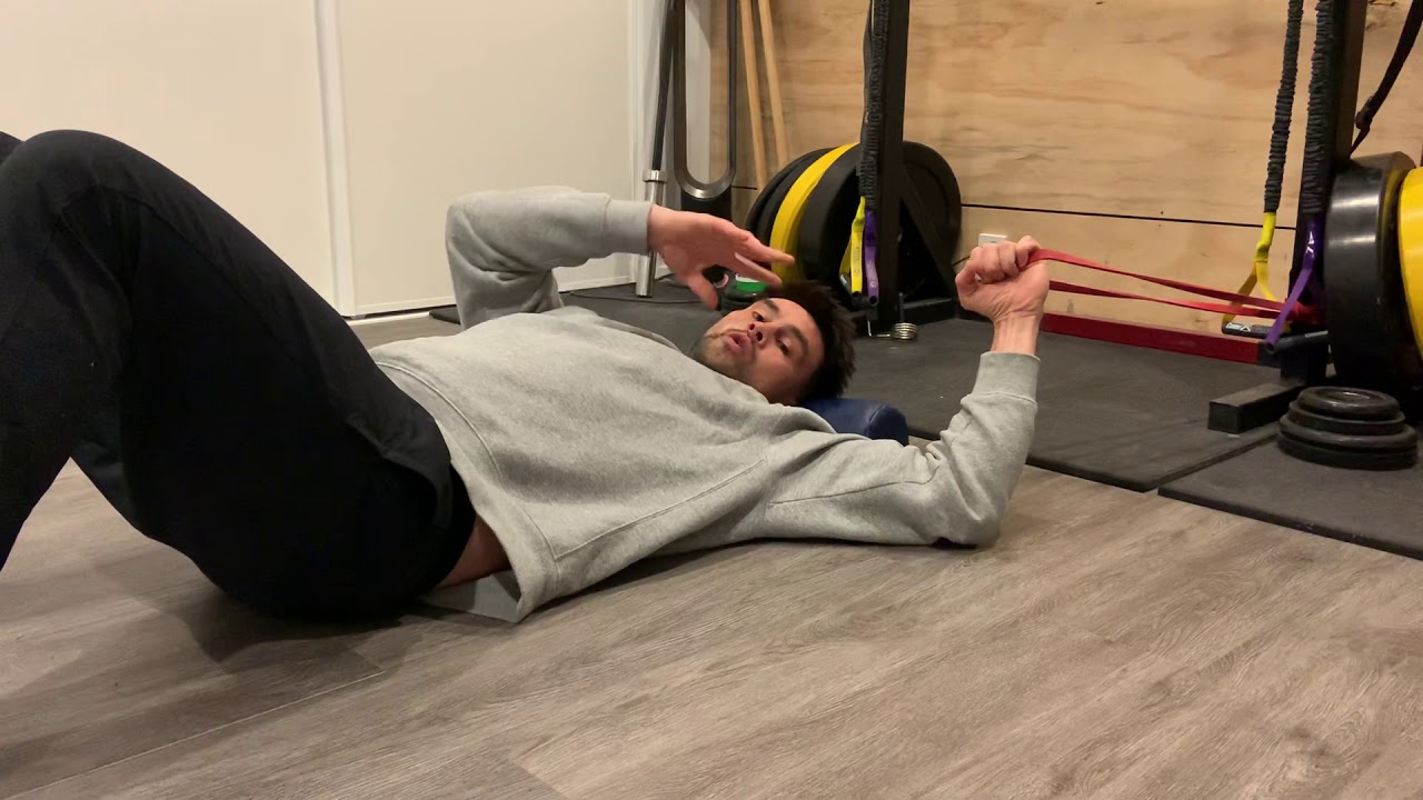 Mobilisation of the shoulder via isometric loading - YouTube