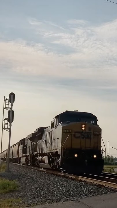 CSX 7846 (Dash 8) leading EB CSX Grain Train from BNSF at Nappanee Indiana - YouTube
