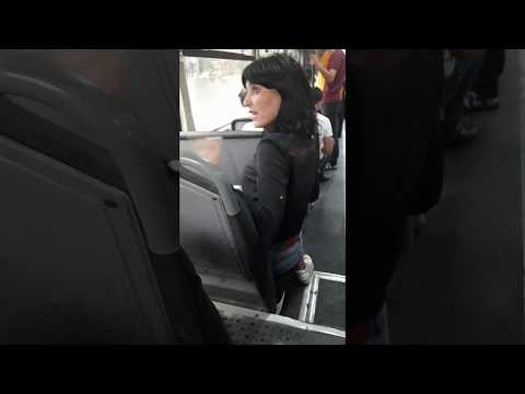 Bakıda avtobusda Geyim üstə dava qadının üstünə hücum çəkdilər