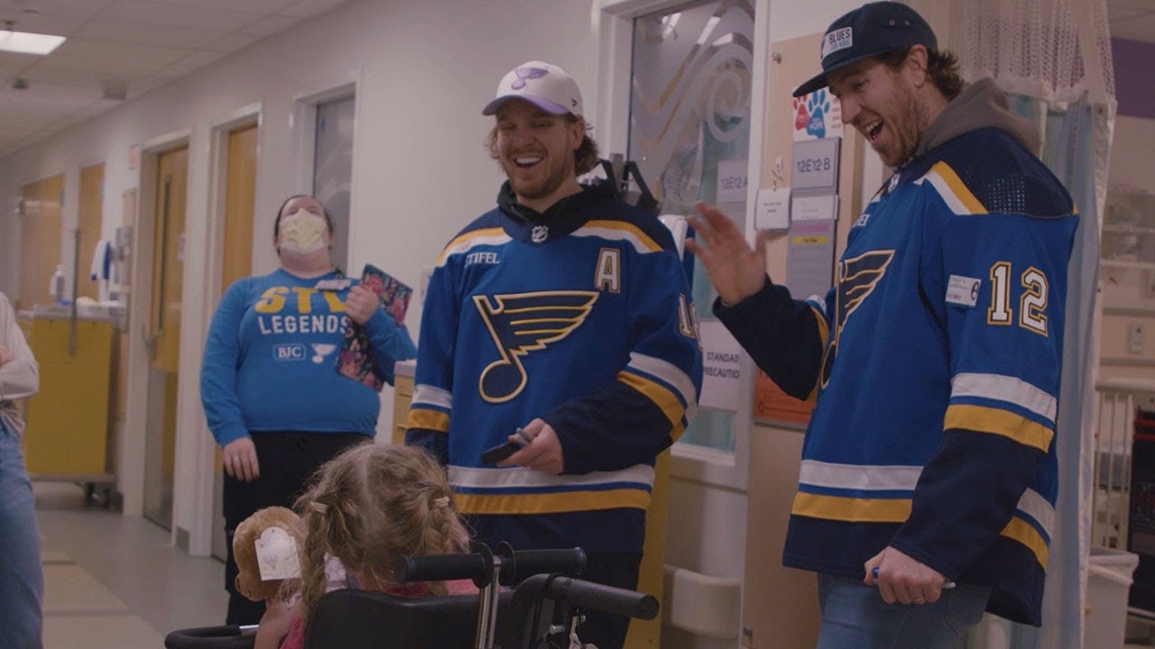 Kevin Hayes visits hospitalized children for the holidays - YouTube
