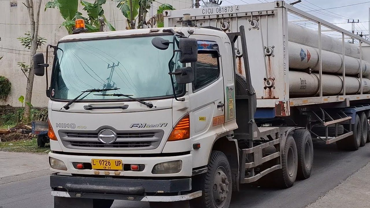 mobil truk tronton besar truck container truck tangki bbm pertamina ...