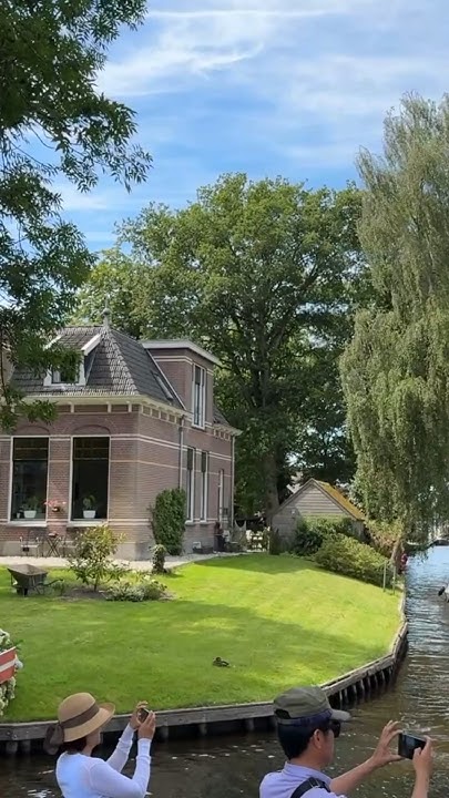 🚤The Village Without Roads: Giethoorn, The Dutch Venice - YouTube