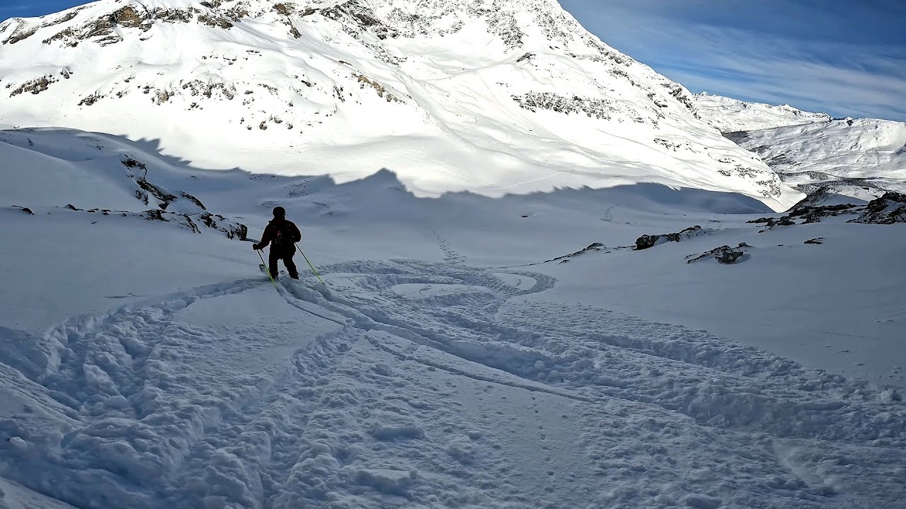 SUPER Offpiste Tignes. Vallon de la Sache in fresh Ti-powder and sun ...