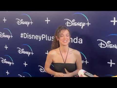 Pınar Deniz, Disney Plus’ın Etkinliğinde Kıyafetiyle Davete Damgasını Vurdu