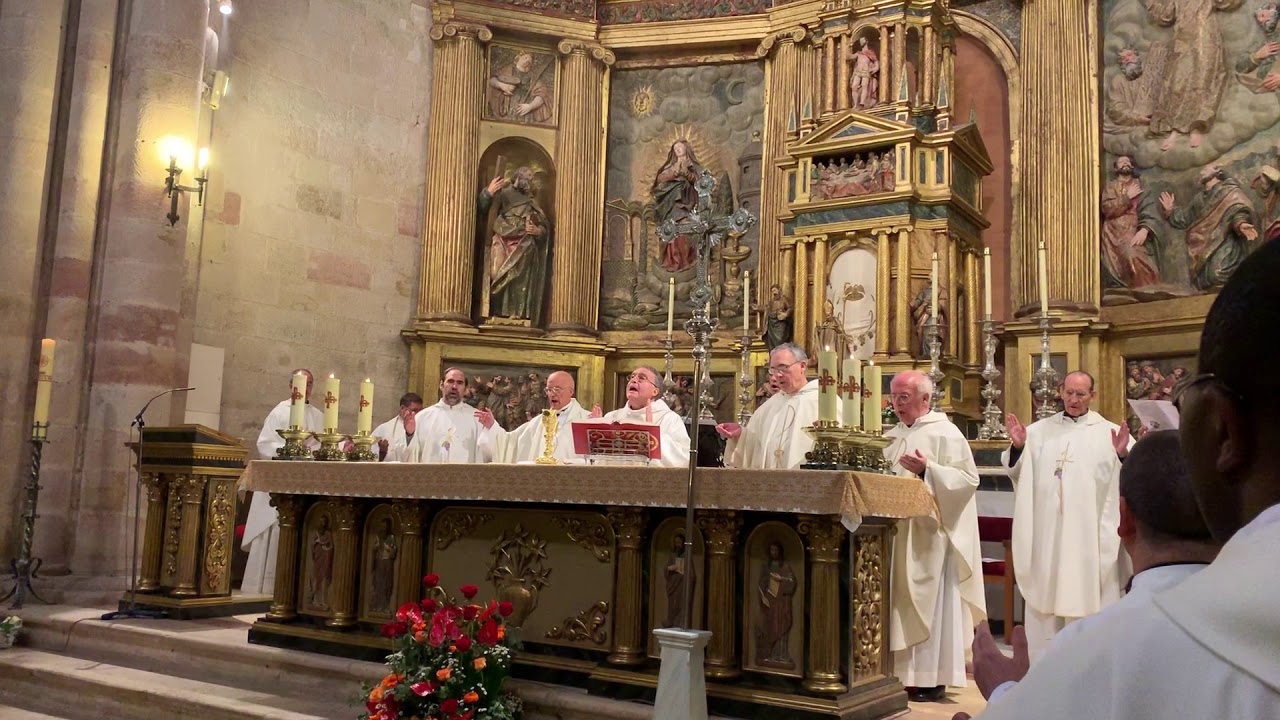 Credo, en Latin, como ocurrio en 1169 - YouTube