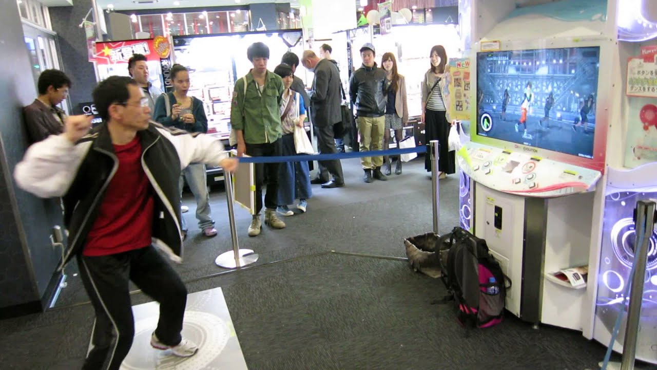 Old man dancing in Japanese Arcade - Dance Evolution - aJapaneseDream ...