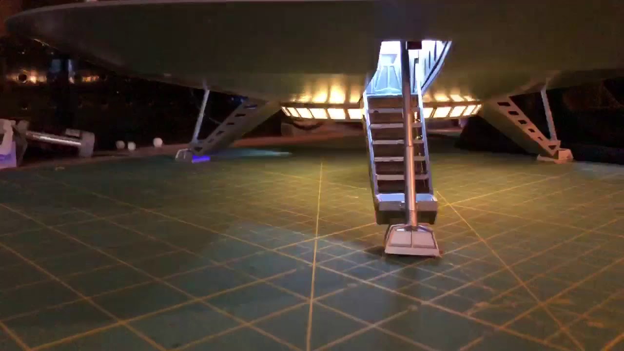 Moebius 1:35 Scale Jupiter 2 Fusion Core Power-up - YouTube