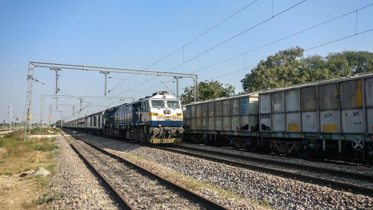 Jabalpur Express with GOOTY WDP4D speeds thru Garladinne | Indian ...