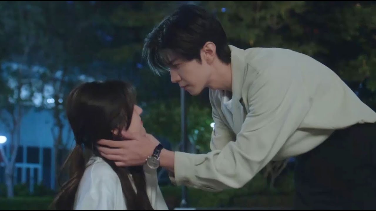 桑稚借酒消愁還把自己銀行卡給了段嘉許，段嘉許立刻發現桑稚情緒不對，輕聲安慰！ | #偷偷藏不住 #趙露思 #陳哲遠 - YouTube