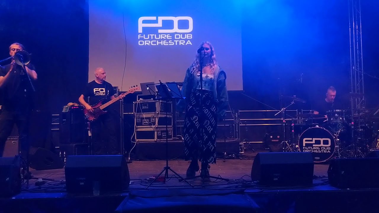 Future Dub Orchestra Echoes live in Düsseldorf - YouTube