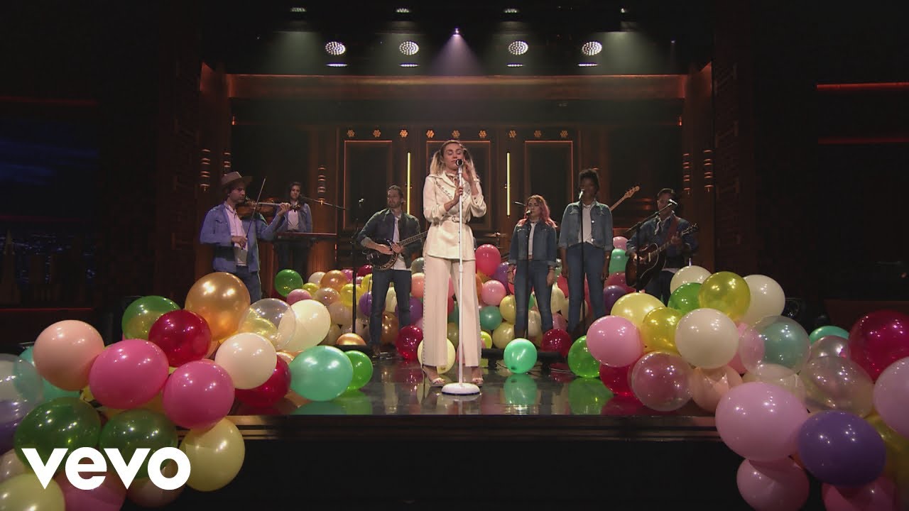 Miley Cyrus - Malibu (The Tonight Show Starring Jimmy Fallon) - YouTube