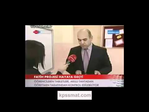 Okul müdürü, tablet bilgisayarı yere atıyor!