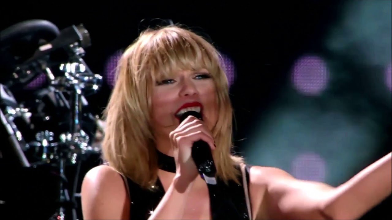 Taylor Swift - Holy Ground (Formula 1 Live) - YouTube
