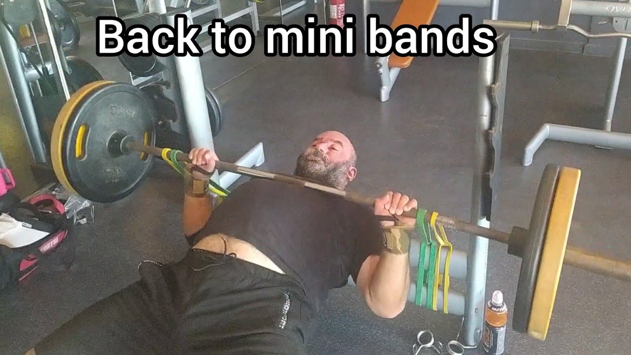 Bench press with mini bands, hypertrophy week 5 - YouTube
