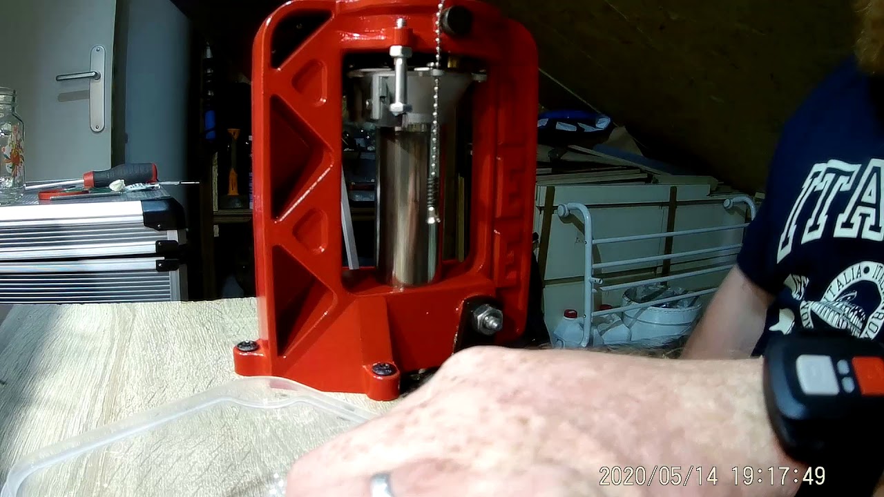 premier rechargement avec ma presse lee load master suite - YouTube